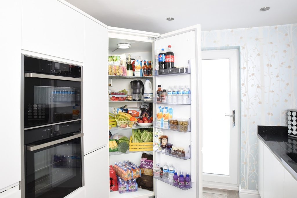 Déménagement frigo couché : ce qu'il faut savoir